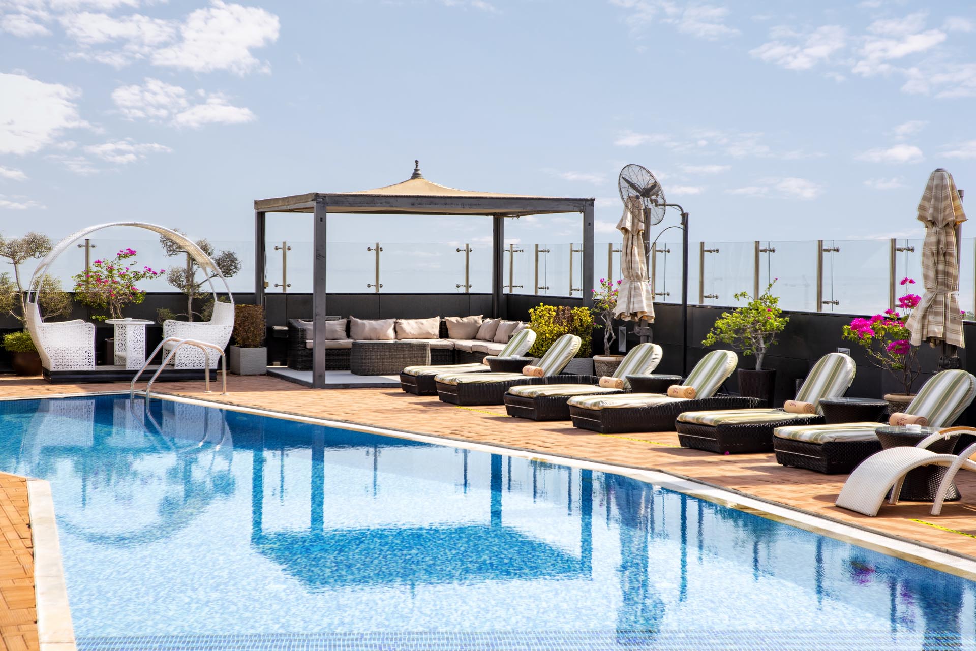 Rooftop Swimming Pool at Doha Hotel Apartment | Fraser Suites Doha