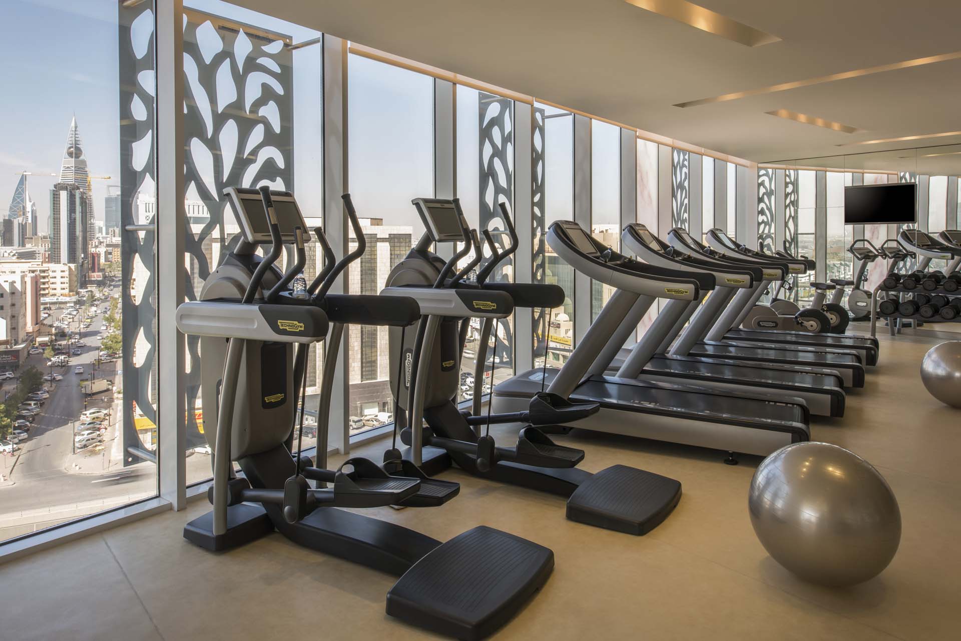 24/7 fully equipped gym | Fraser Suites Riyadh