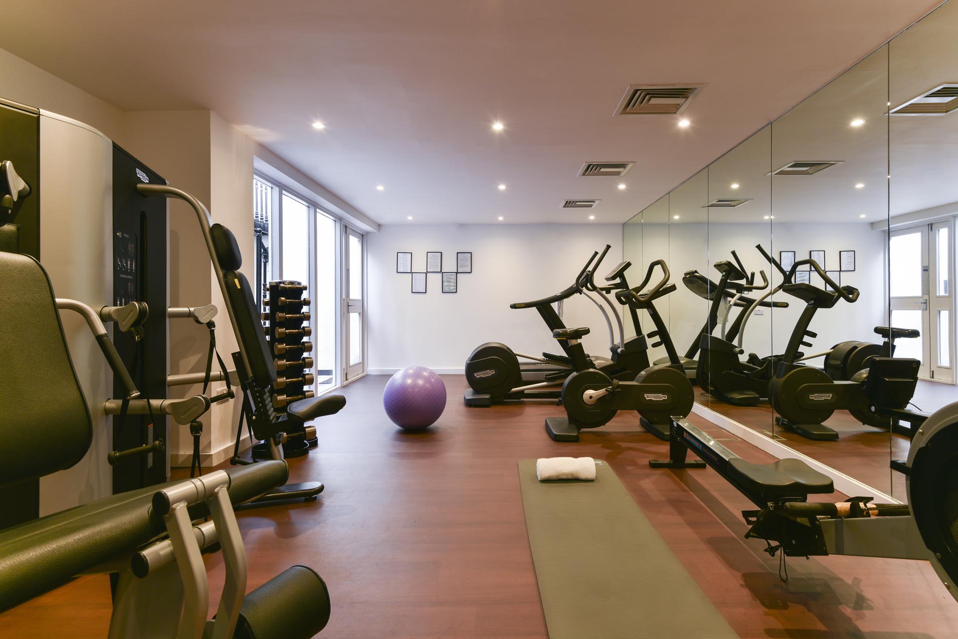 Hotel with Fully Equipped Gym in London | Fraser Suites Kensington